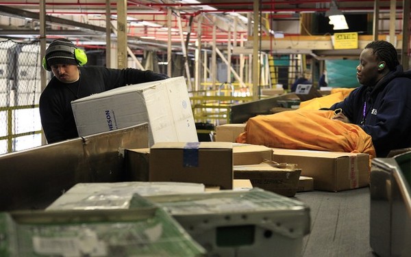 U.S. Factory Orders Up 1.8 Percent in December | RealClearPolitics