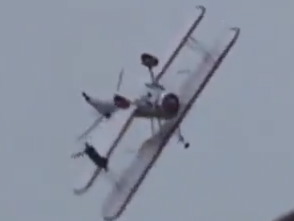 Raw: Wing Walker, Pilot Die In Crash At Ohio Air Show | Video ...