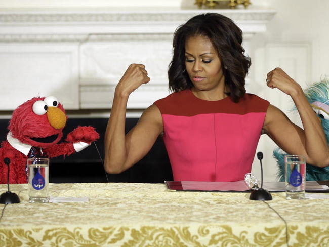 Michelle Obama Flexes Muscles With Elmo At WH "Let's Move" Event ...